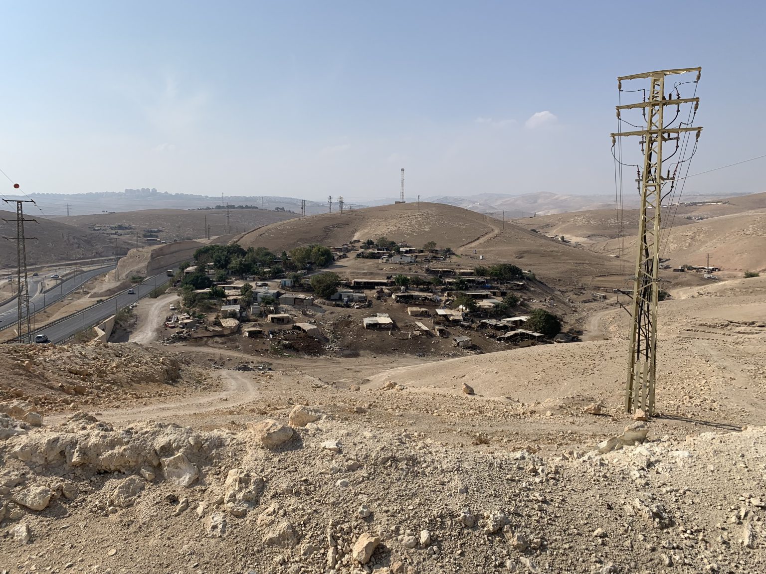 Regavim: Government’s evacuation plan is 'Fake al-Ahmar' - Regavim