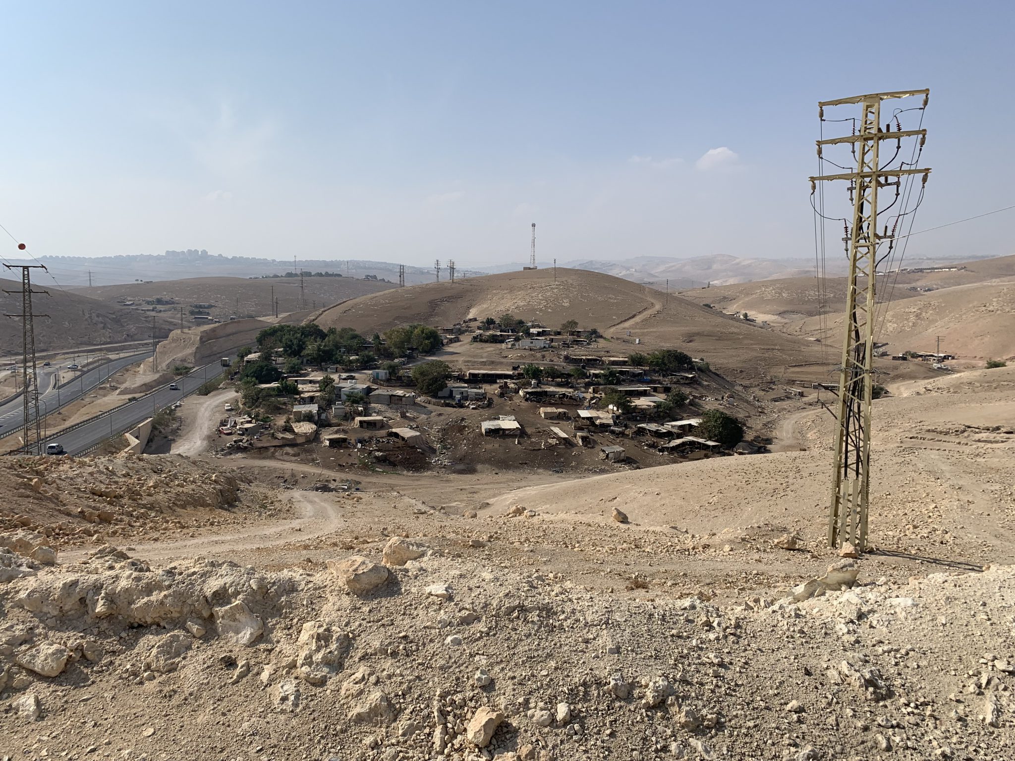 Regavim: Government’s evacuation plan is 'Fake al-Ahmar' - Regavim